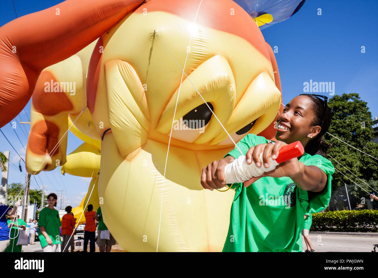Parade float making hi-res stock photography and images - Alamy