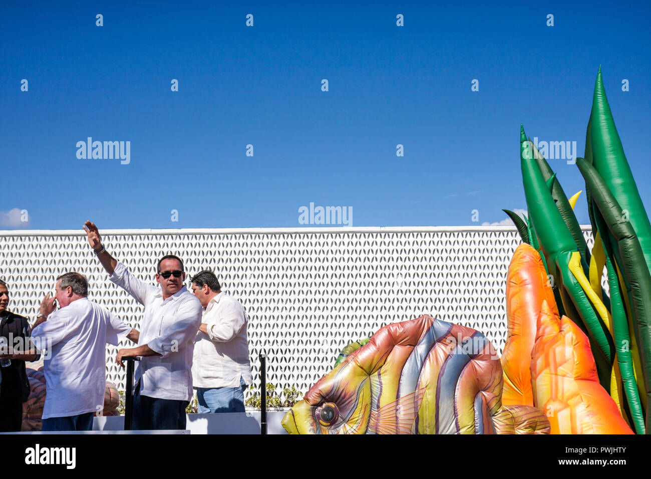 Fish parade float hi-res stock photography and images - Alamy