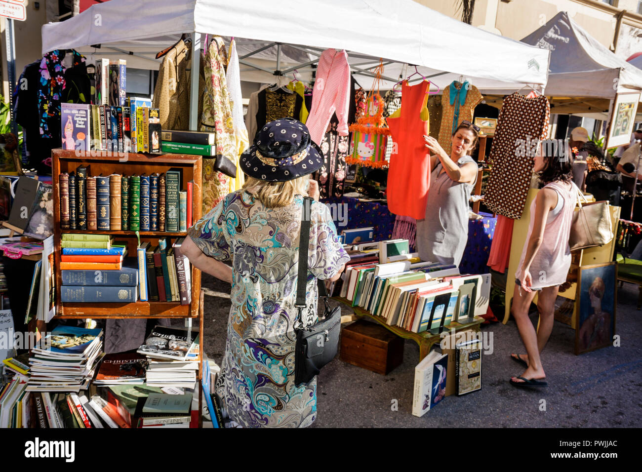 Stall stalls booth market clothing hi-res stock photography and images ...