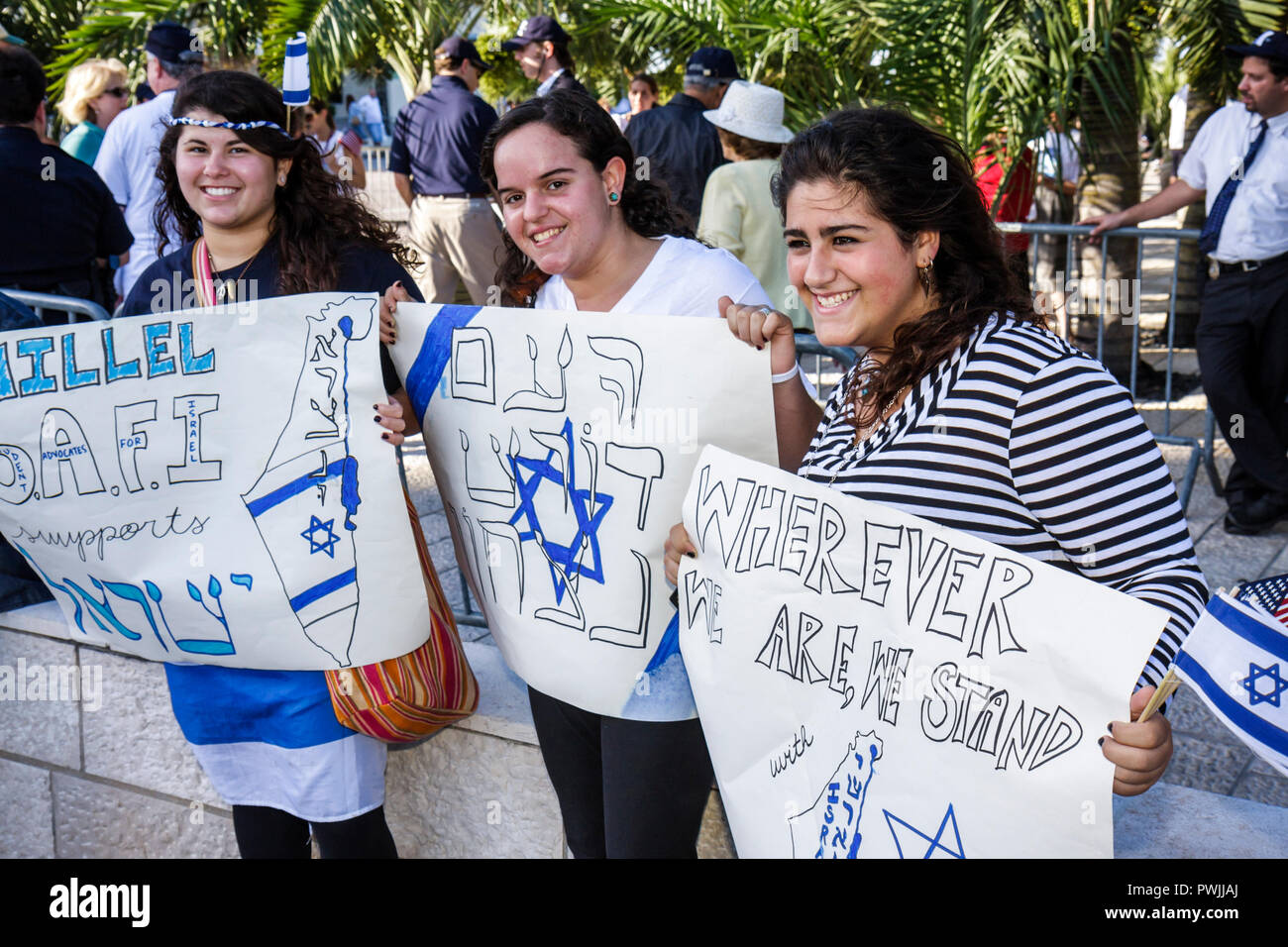 Teenage girl from middle east hi-res stock photography and images - Alamy