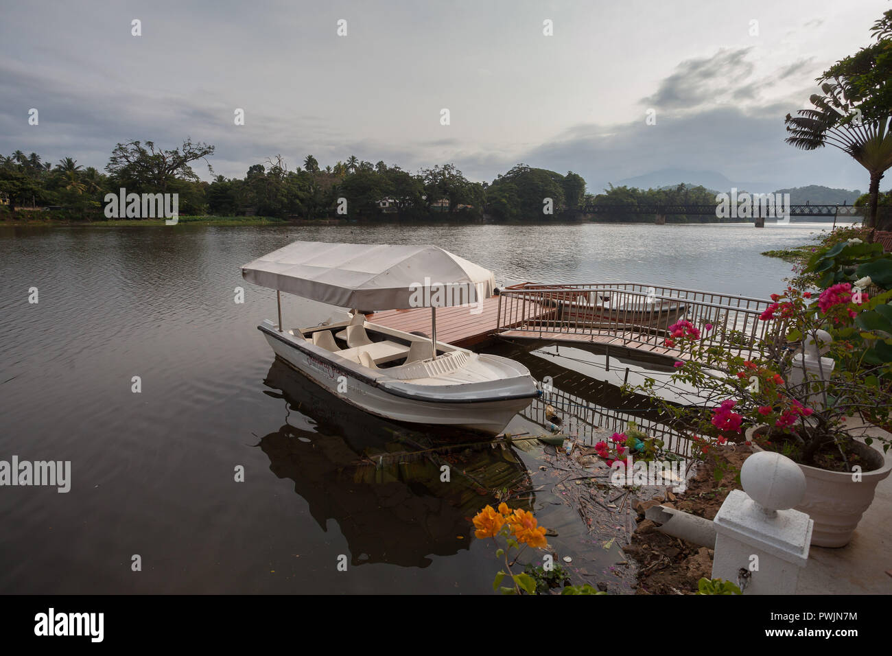 Mahaweli river hi-res stock photography and images - Alamy