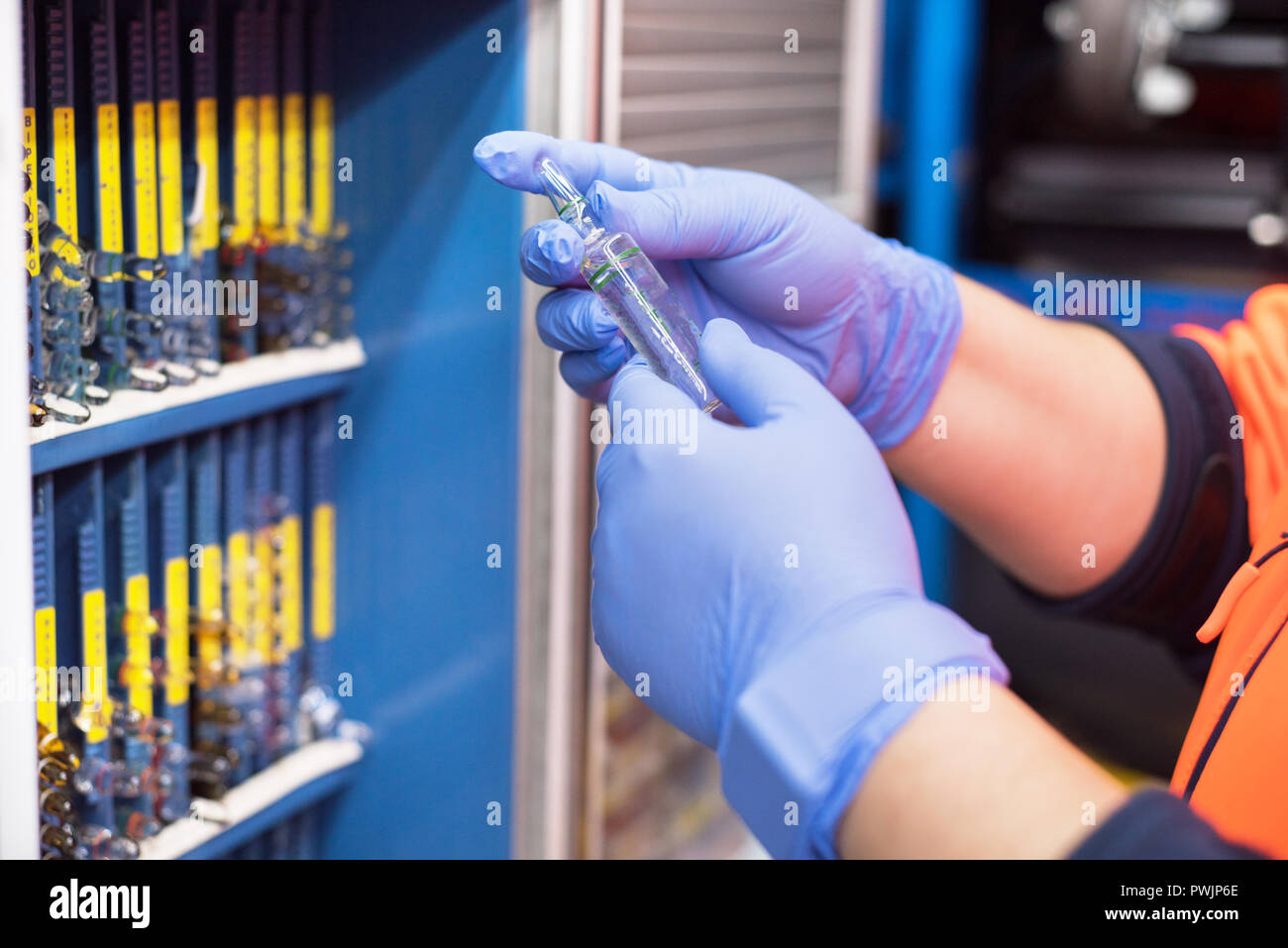 urgency doctor preparing medicine in the ambulance Stock Photo - Alamy