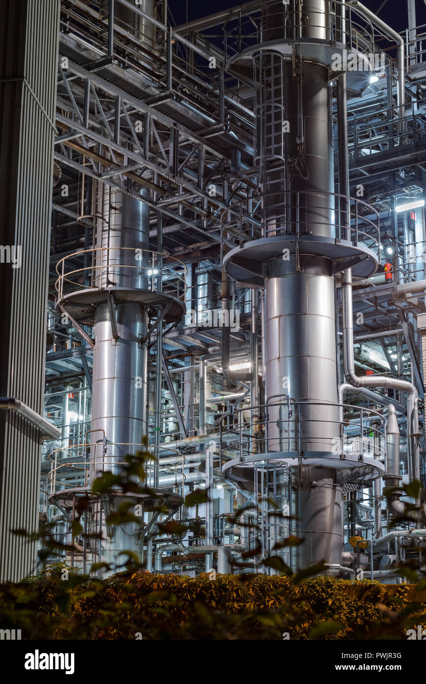 Night shift factory hi-res stock photography and images - Alamy