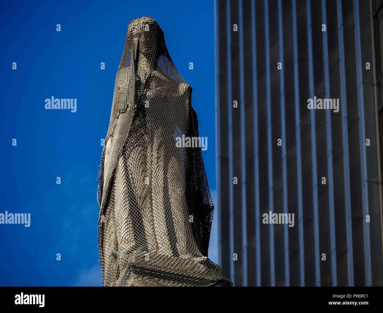 Veiled statue hi-res stock photography and images - Alamy