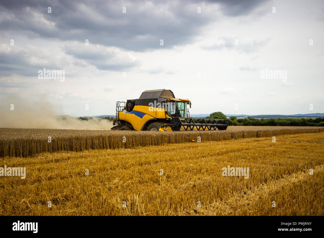 Yellow combine harvester hi-res stock photography and images - Alamy