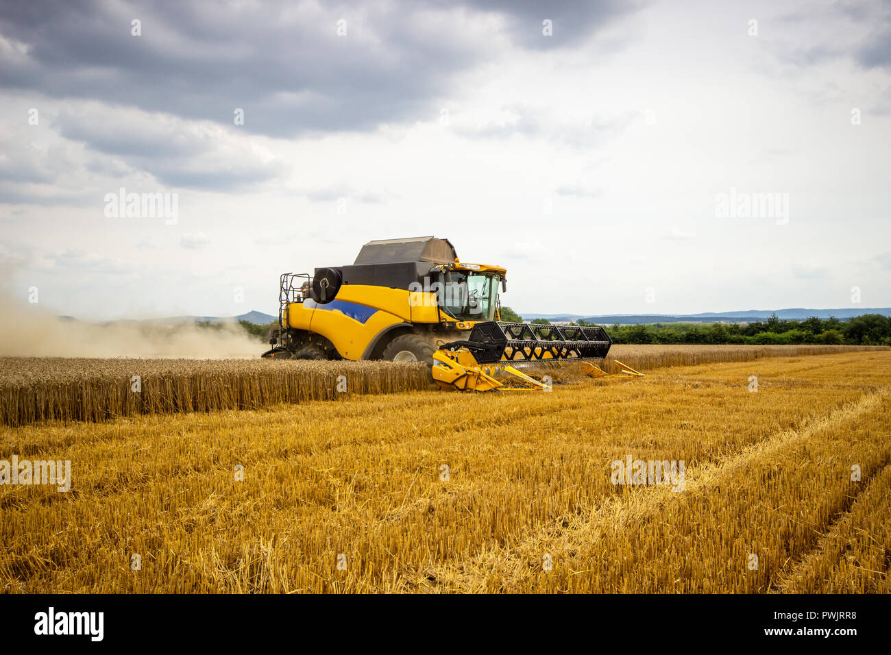 Yellow combine harvester hi-res stock photography and images - Alamy