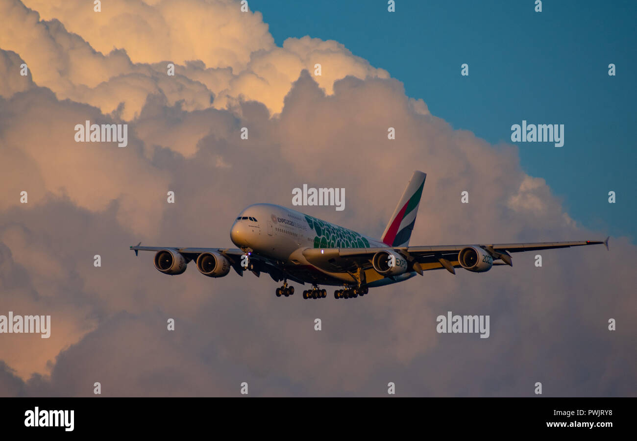 Airbus a380 night hi-res stock photography and images - Alamy
