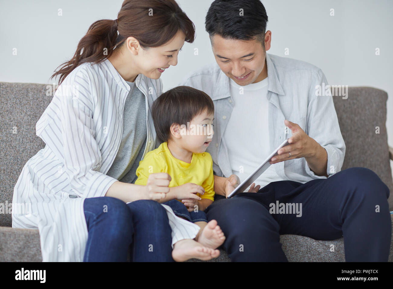 Japanese parents on tablet hi-res stock photography and images - Alamy