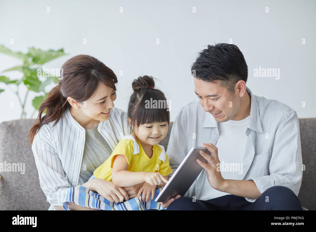 Japanese parents on tablet hi-res stock photography and images - Alamy