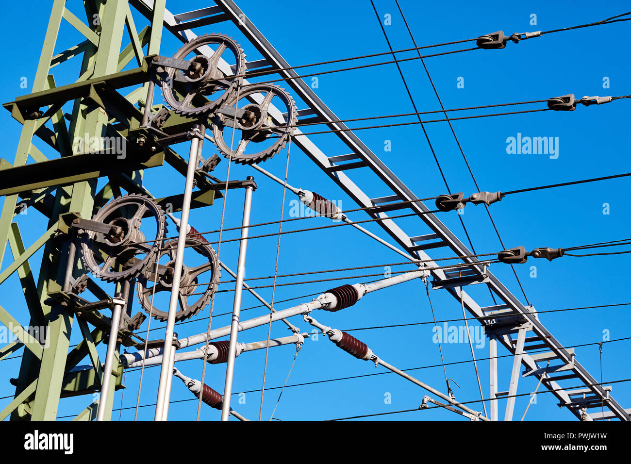 Overhead catenary hi-res stock photography and images - Alamy
