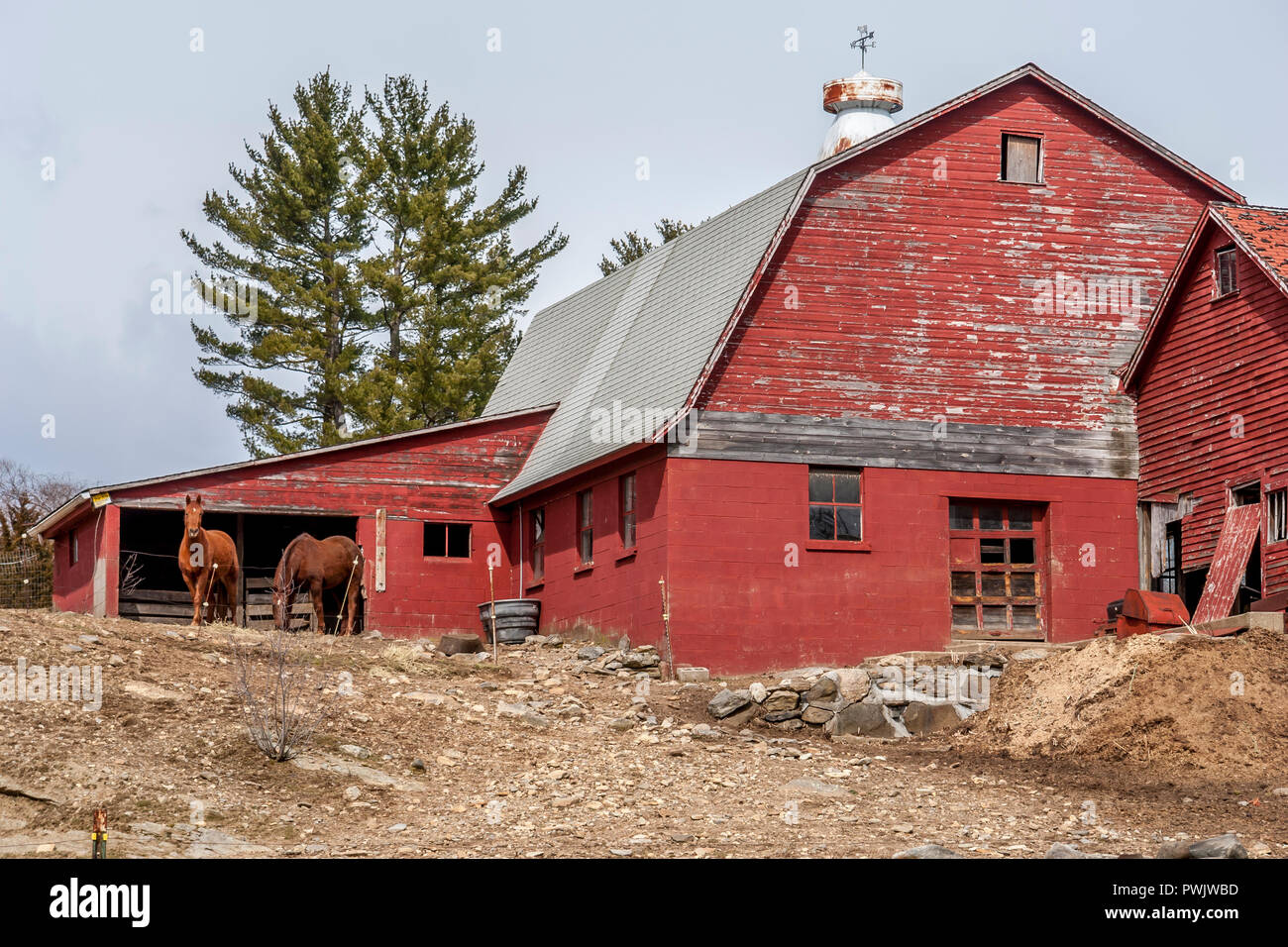Central pa winter barn hi-res stock photography and images - Alamy