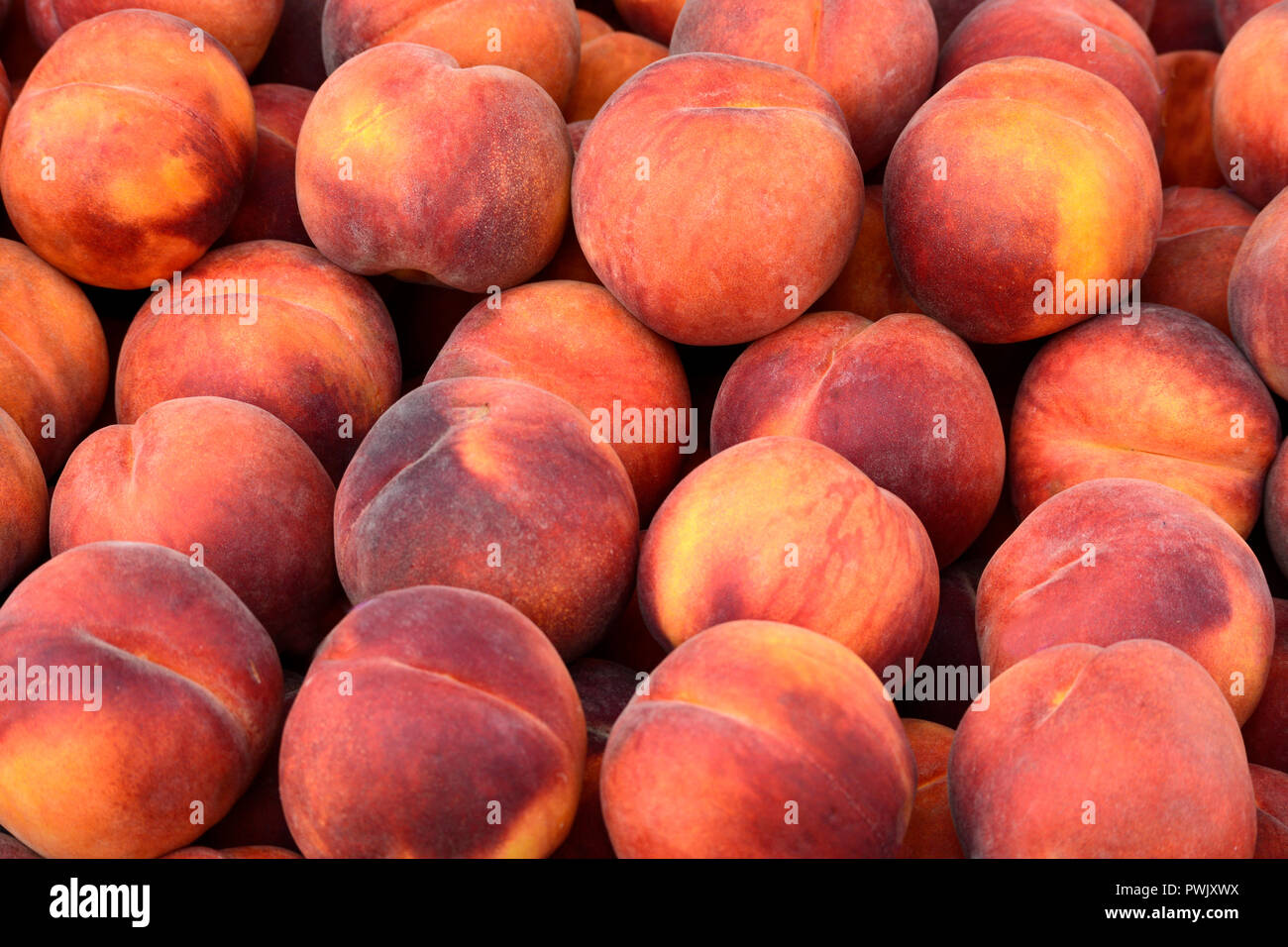 Peaches for sale at an outdoor farmers market in San Francisco ...