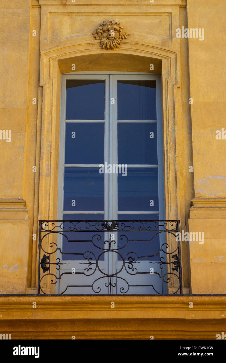 Ornate Paris Window- Thousands of doors, windows and gates adorn ...