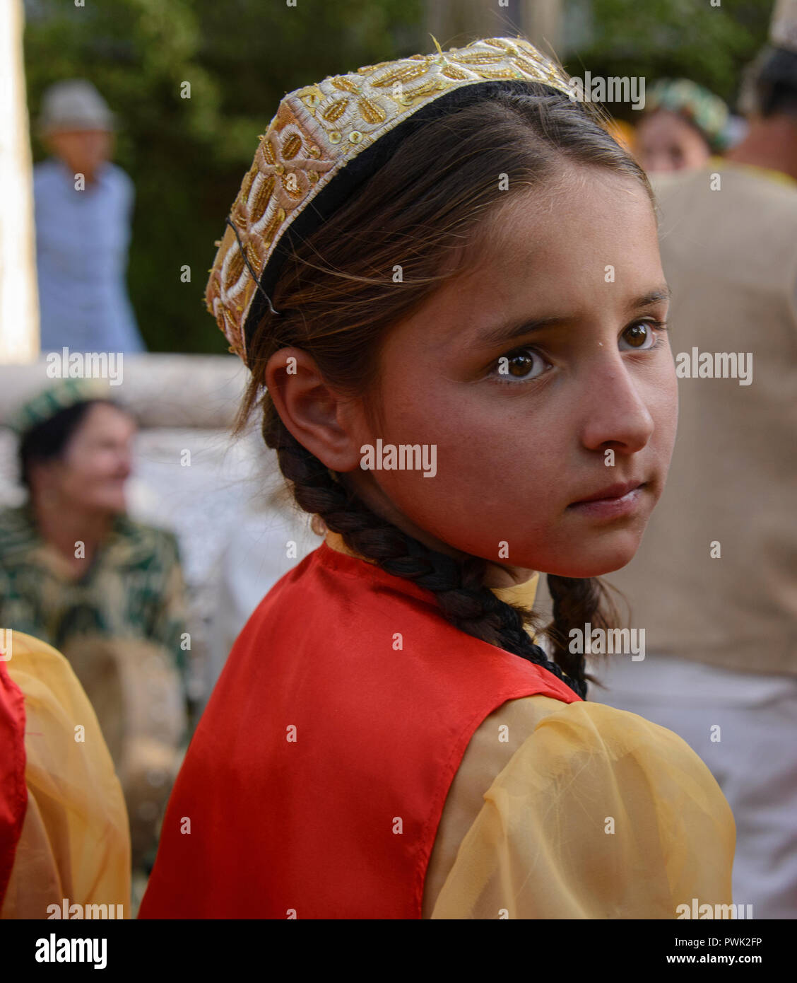 Costume tajik hi-res stock photography and images - Alamy