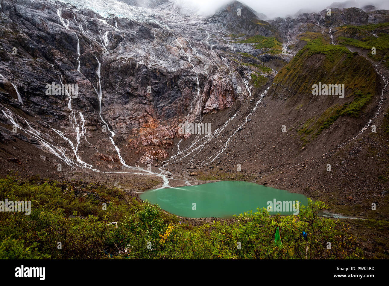 Yunnan, Yunnan, China. 16th Oct, 2018. Yunnan, CHINA-Meri Snow Mountain ...