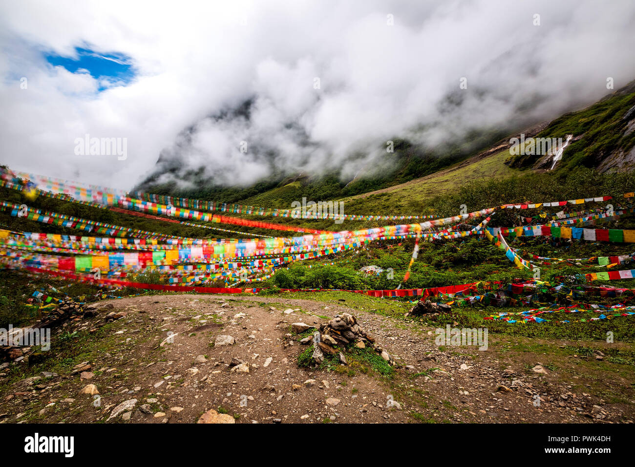 Yunnan, Yunnan, China. 16th Oct, 2018. Yunnan, CHINA-Meri Snow Mountain ...