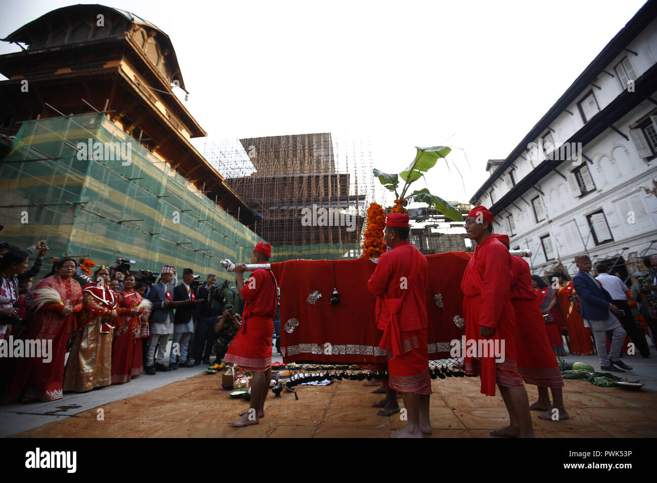 Kathmandu, Nepal. 16th Oct, 2018. Nepalese devotees take part in ...