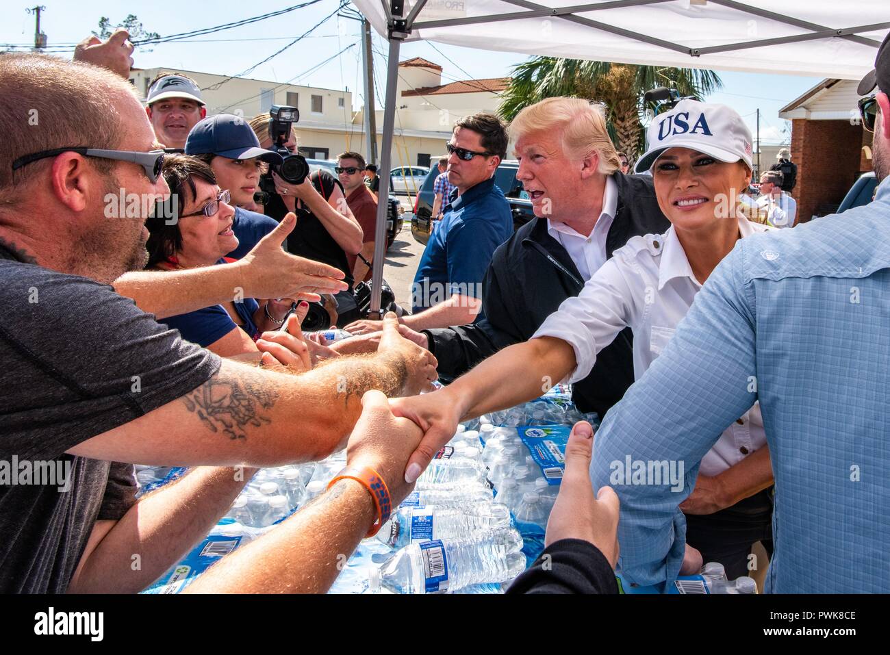 Melania trump flotus hat hi-res stock photography and images - Alamy