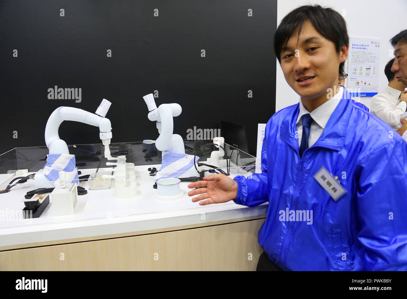 Chiba, Japan. 16th Oct, 2018. A staff of Japan's major convenience ...