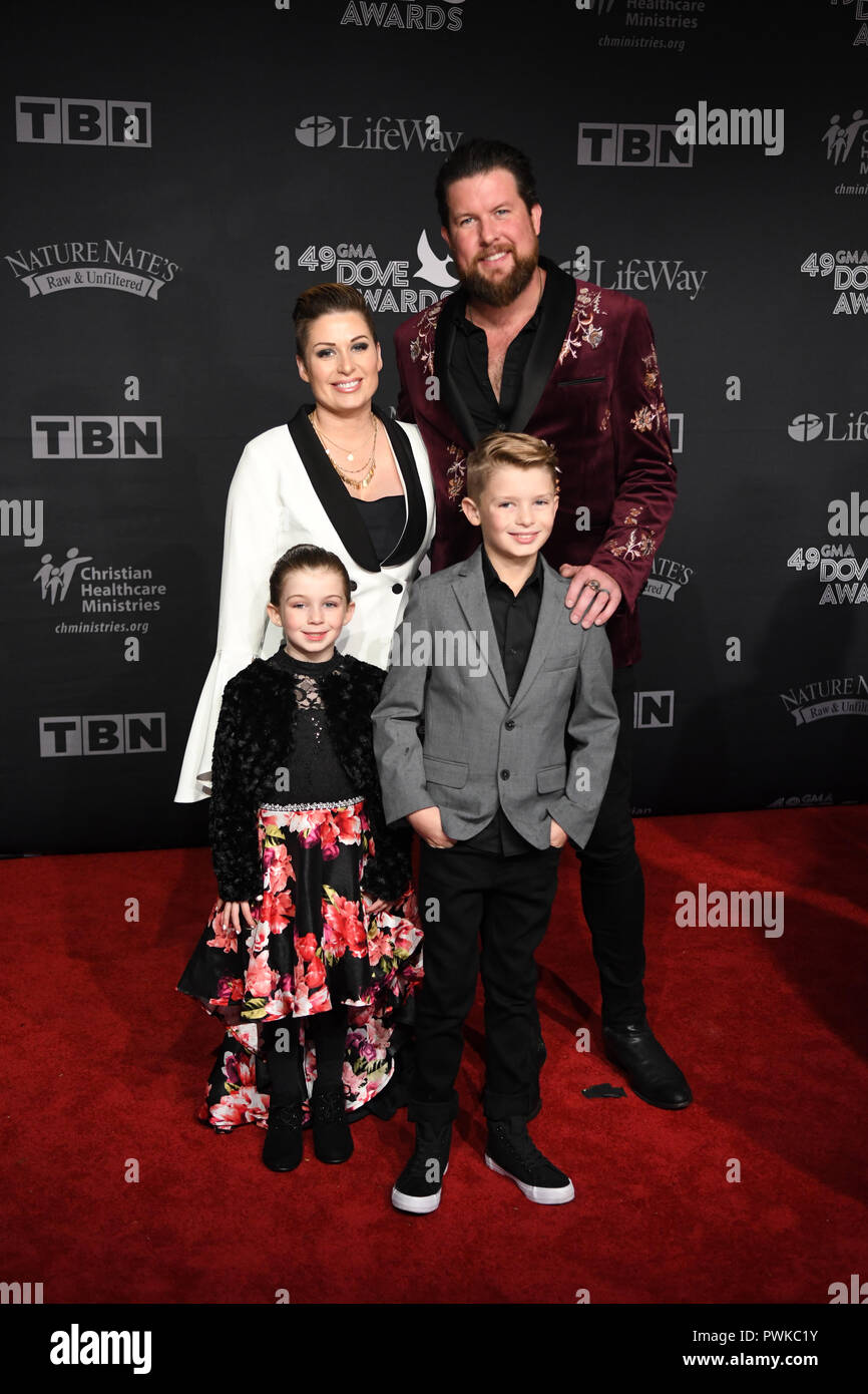 Nashville, USA. 16th Oct 2018. Zach Williams and Family On the red ...
