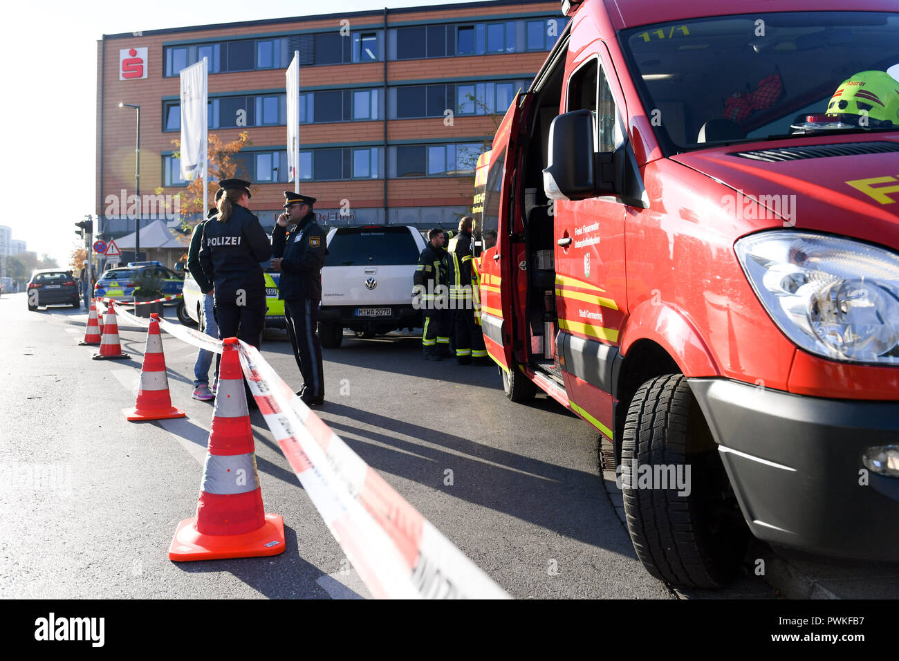 Bankautomat hi-res stock photography and images - Alamy
