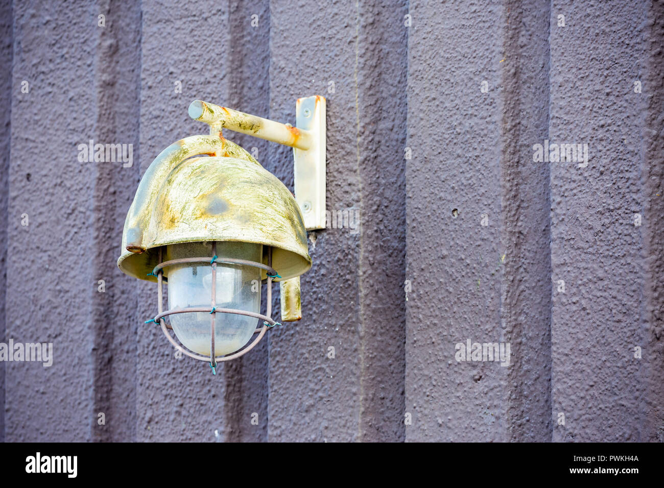 Outdoor light fixture hi-res stock photography and images - Alamy