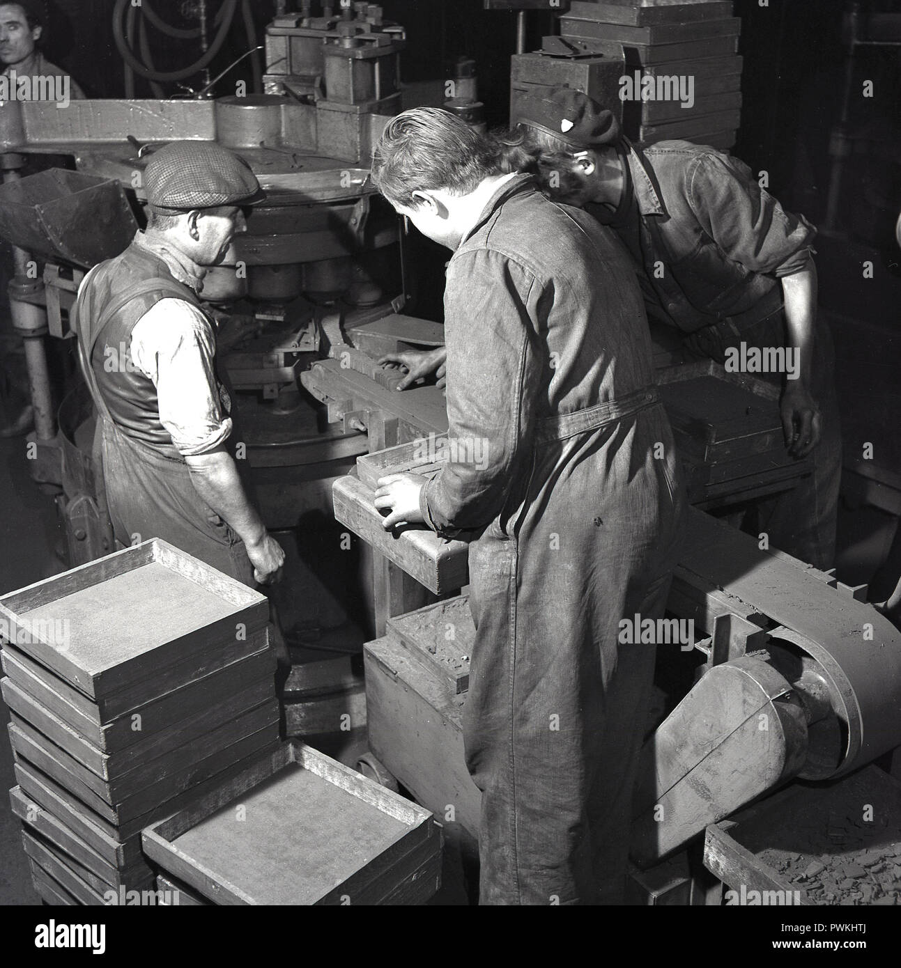 1950s, historical, workers at the Ever Ready factory, England, UK ...