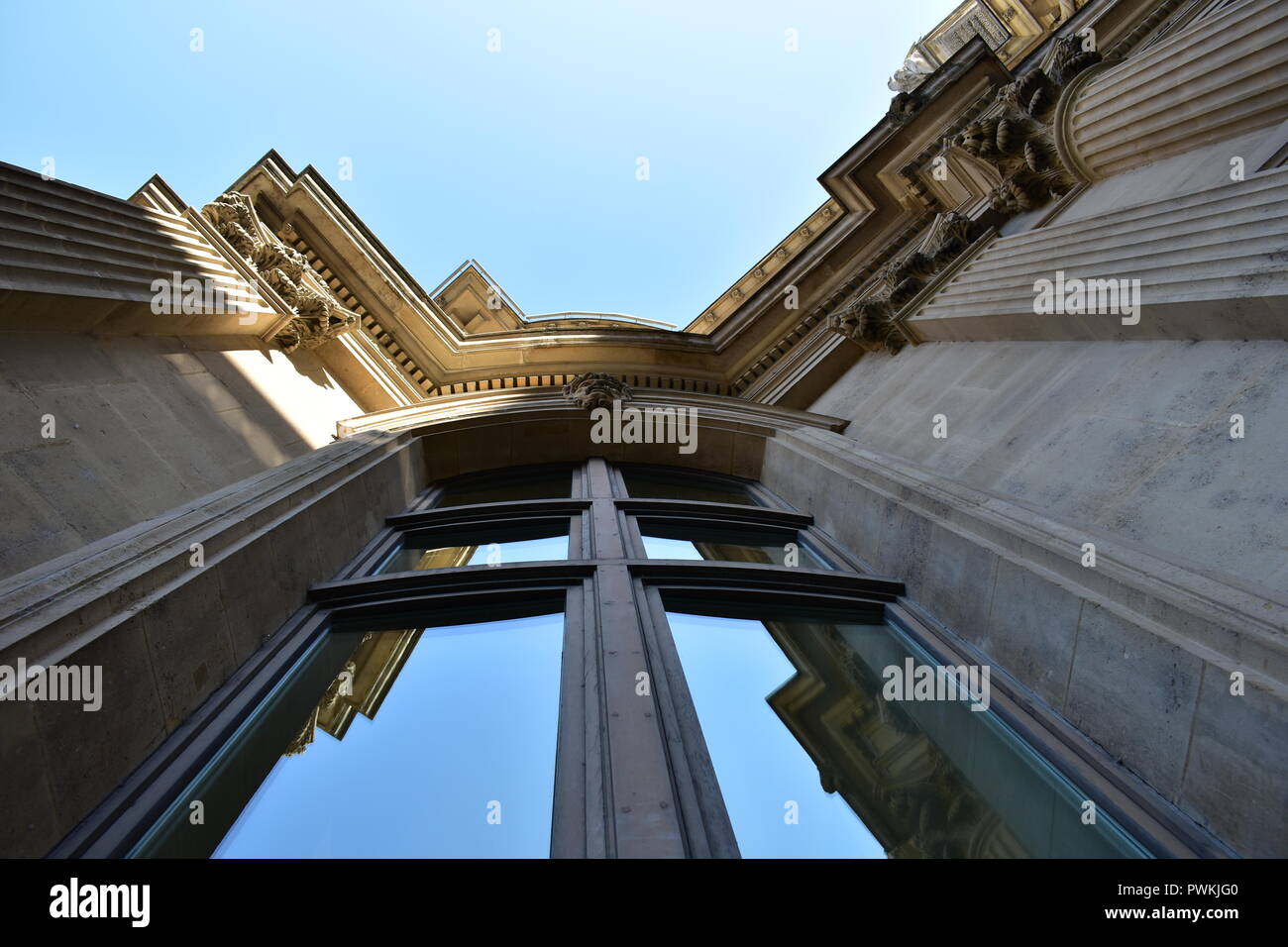 Louvre buildings hi-res stock photography and images - Alamy