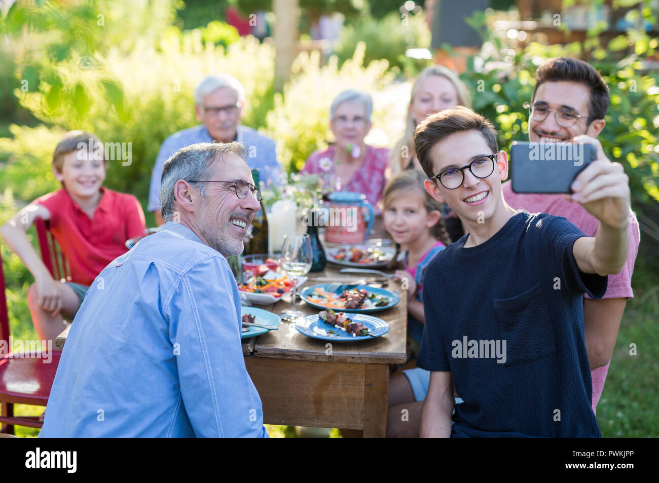 Group picture three generations family hi-res stock photography and ...
