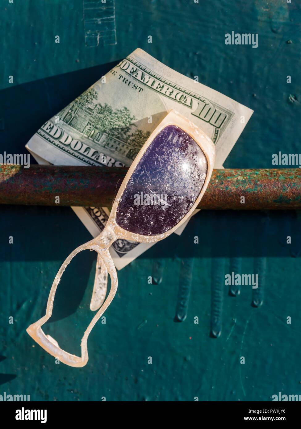 Remaining money hi-res stock photography and images - Alamy
