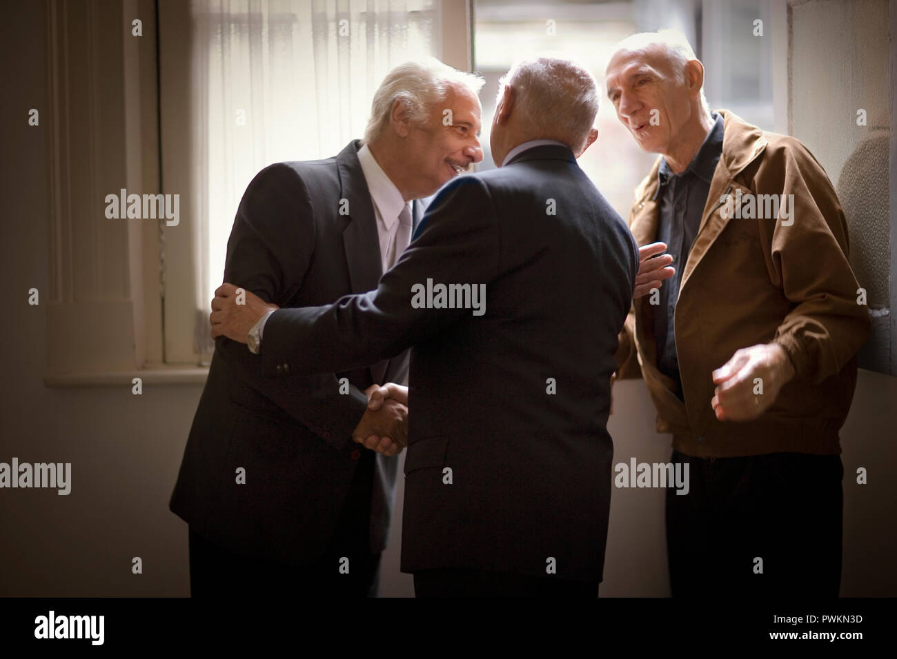 Mens conversations hi-res stock photography and images - Alamy