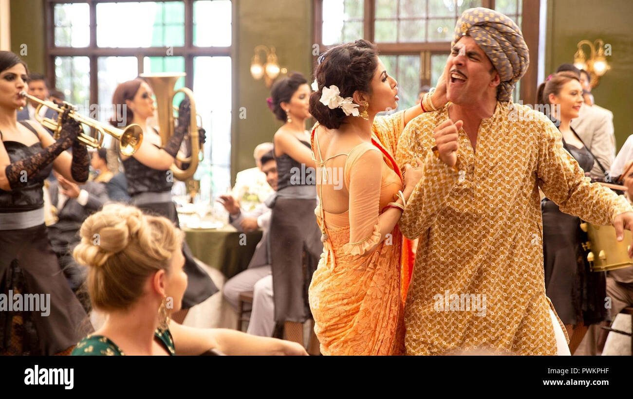 GOLD, from left: Mouni Roy, Akshay Kumar, 2018. © Zee Studios ...