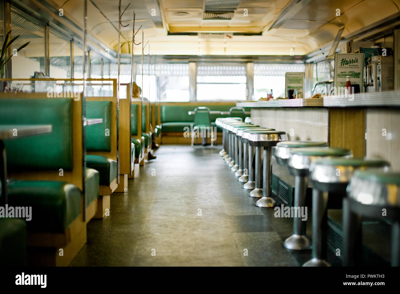 An empty diner Stock Photo - Alamy