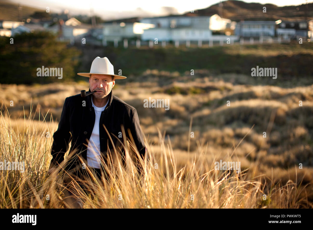Cowboy smoking a pipe hi-res stock photography and images - Alamy