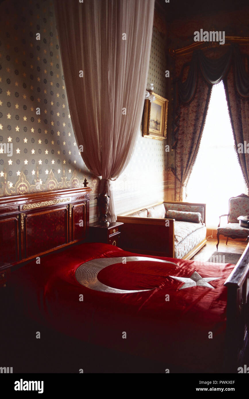 Ataturk's death bed,Dolmabahce Palace,Istanbul,Turkey Stock Photo - Alamy