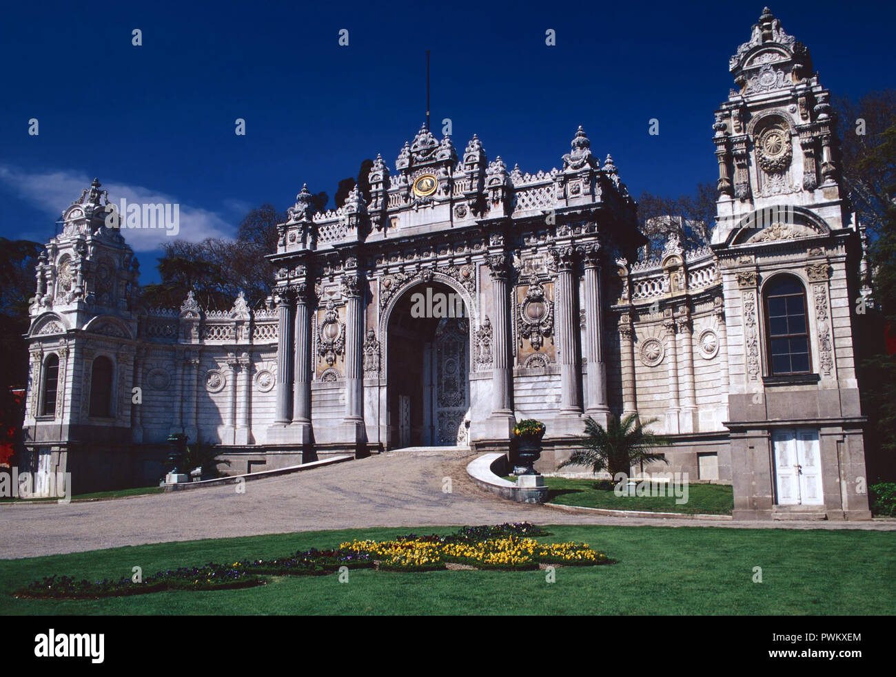 Gate of the Treasury,Dolmabahce Palace,Istanbul,Turkey Stock Photo - Alamy