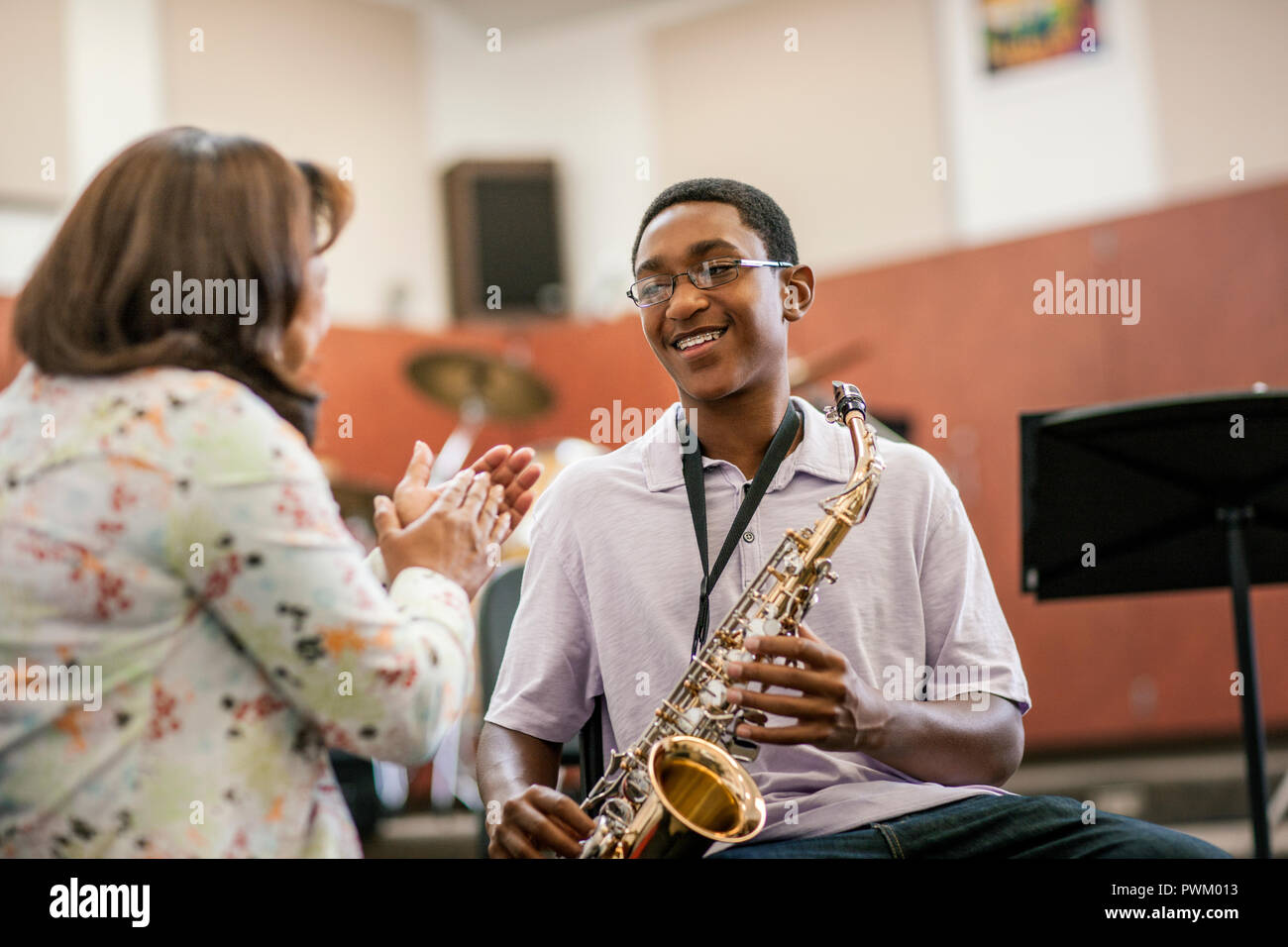 Teaching young musicians hi-res stock photography and images - Alamy