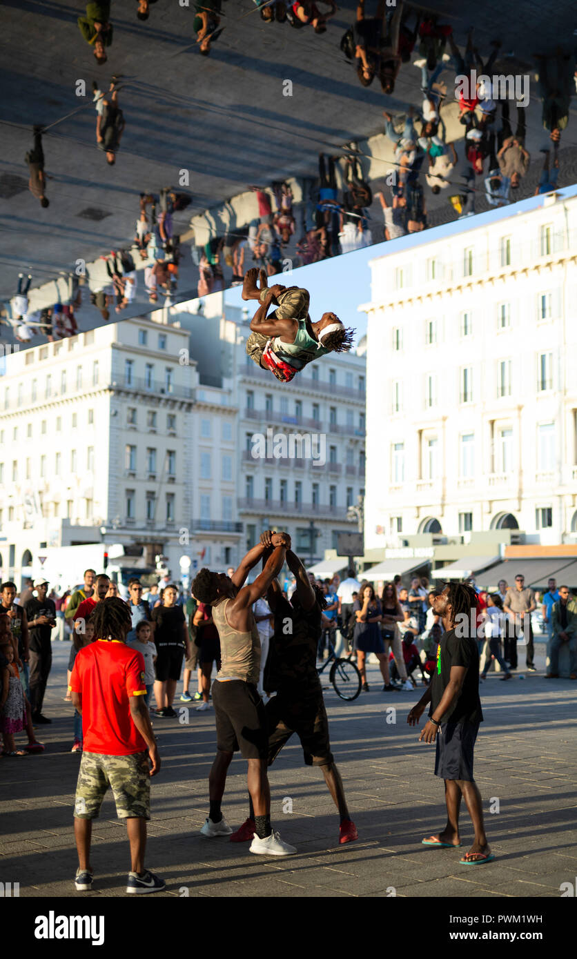L'Ombrière de Norman Foster, Vieux Port, Marseille Stock Photo - Alamy