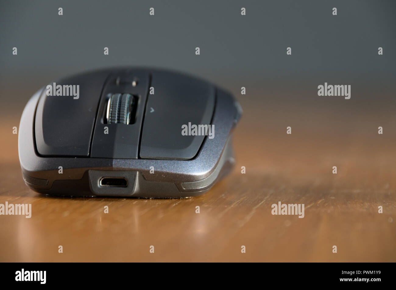 Wireless Mouse with omnidirectional scroll wheel and side buttons ...