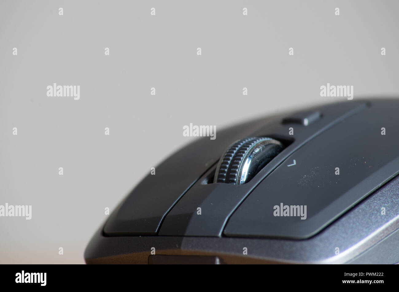 Wireless Mouse with omnidirectional scroll wheel and side buttons ...