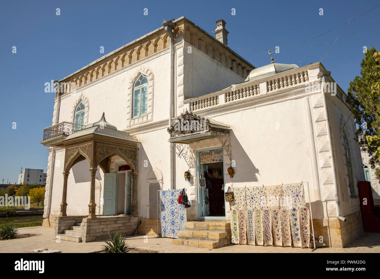 Suzani shop in old Harem House at the Sitoral Mokhl Hosa, or Palace of ...
