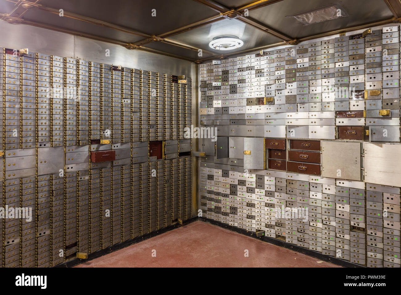 Bank vault hi-res stock photography and images - Alamy