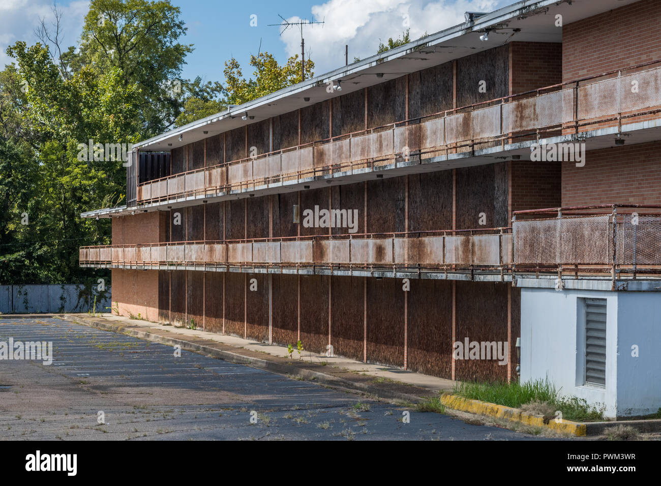 Abandoned buildings façade architecture hi-res stock photography and ...