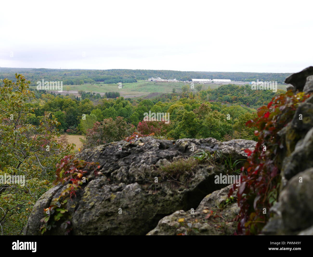 Rocky cliffside hi-res stock photography and images - Alamy