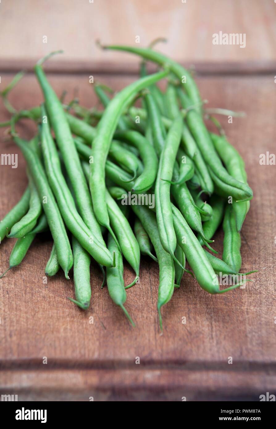 Pile of green beans hi-res stock photography and images - Alamy