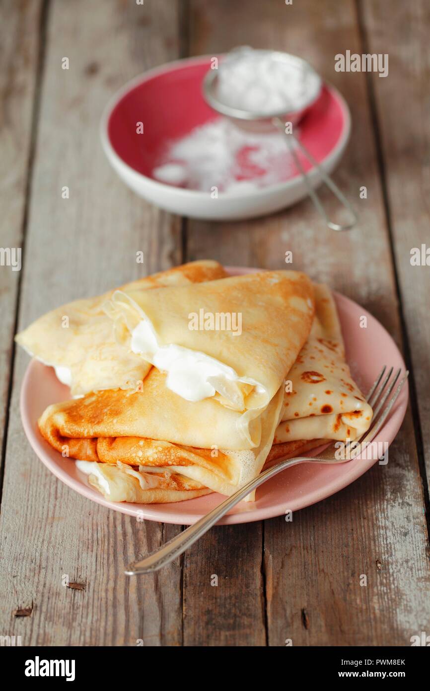 Crepes with vanilla quark Stock Photo - Alamy