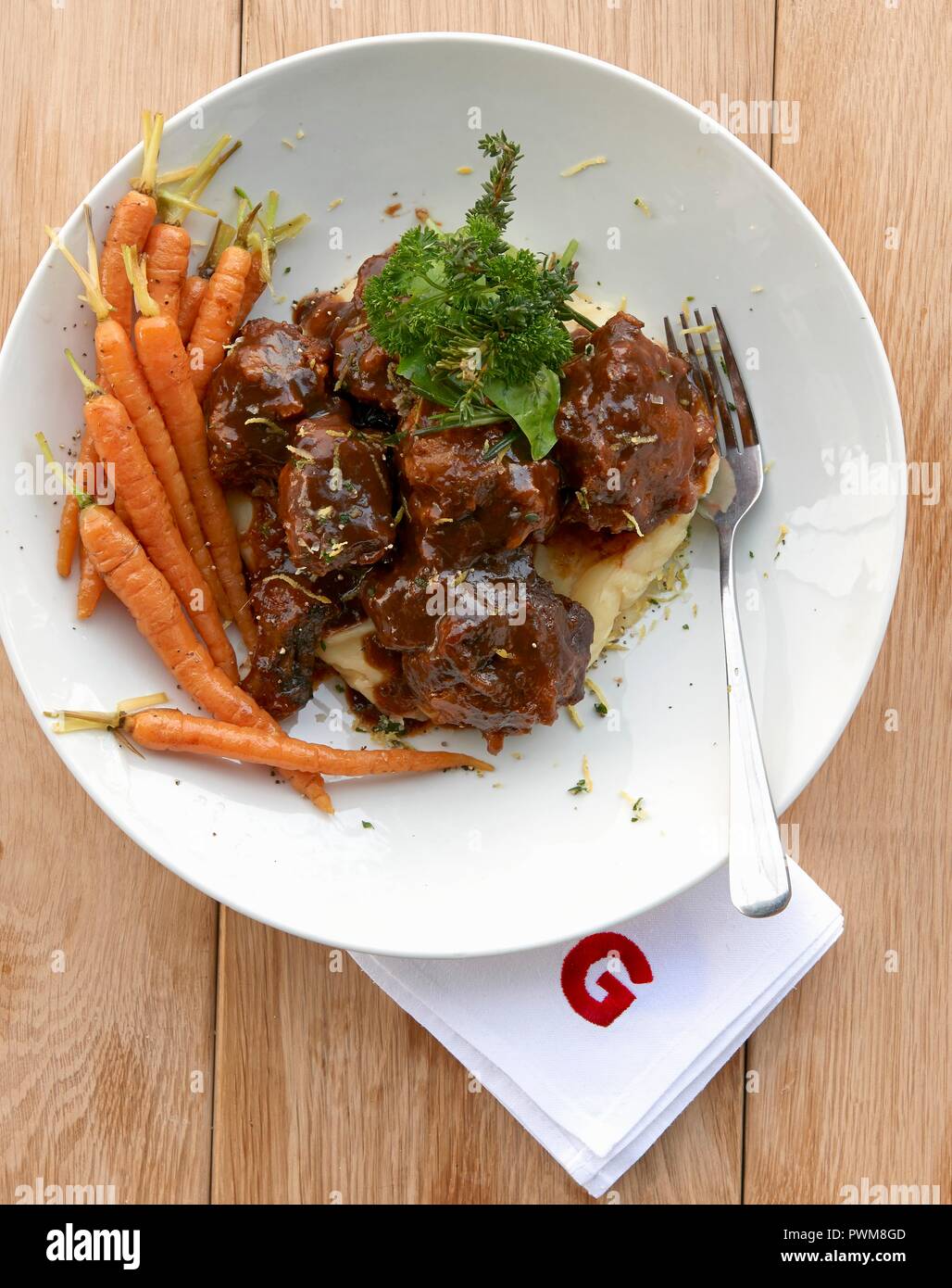 Braised oxtail with mashed hi-res stock photography and images - Alamy