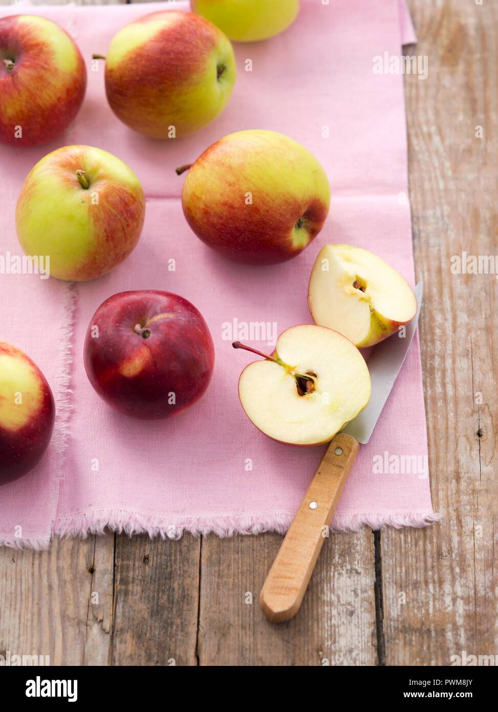 Fresh apples, whole and sliced Stock Photo - Alamy