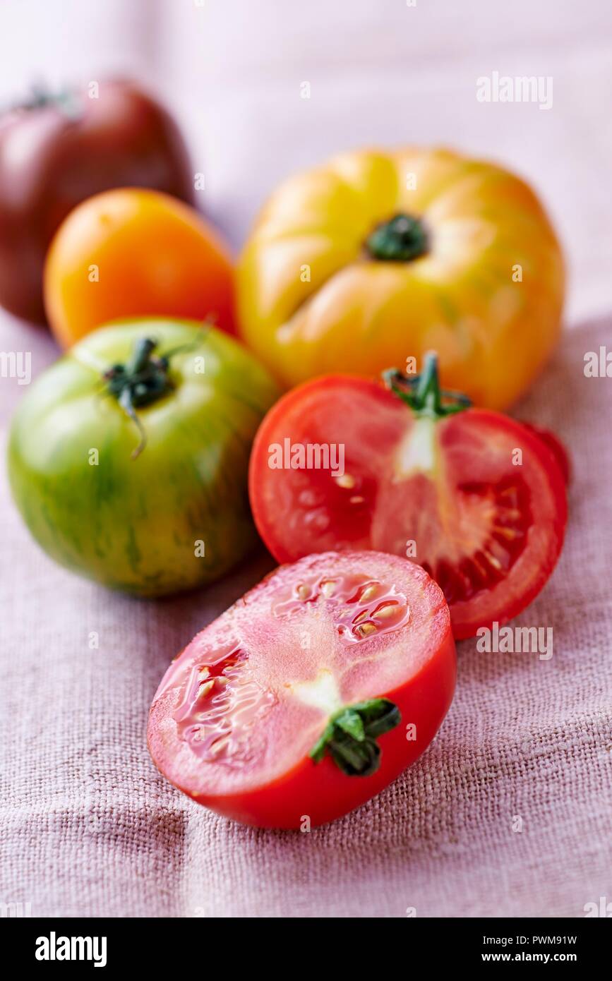 Different coloured tomatoes hi-res stock photography and images - Alamy