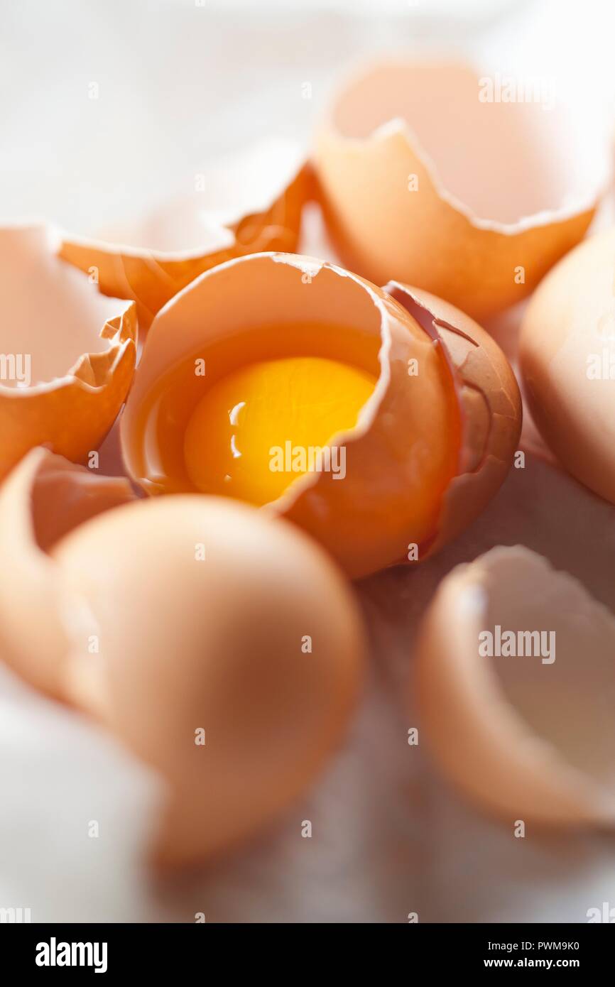Cracked egg hi-res stock photography and images - Alamy